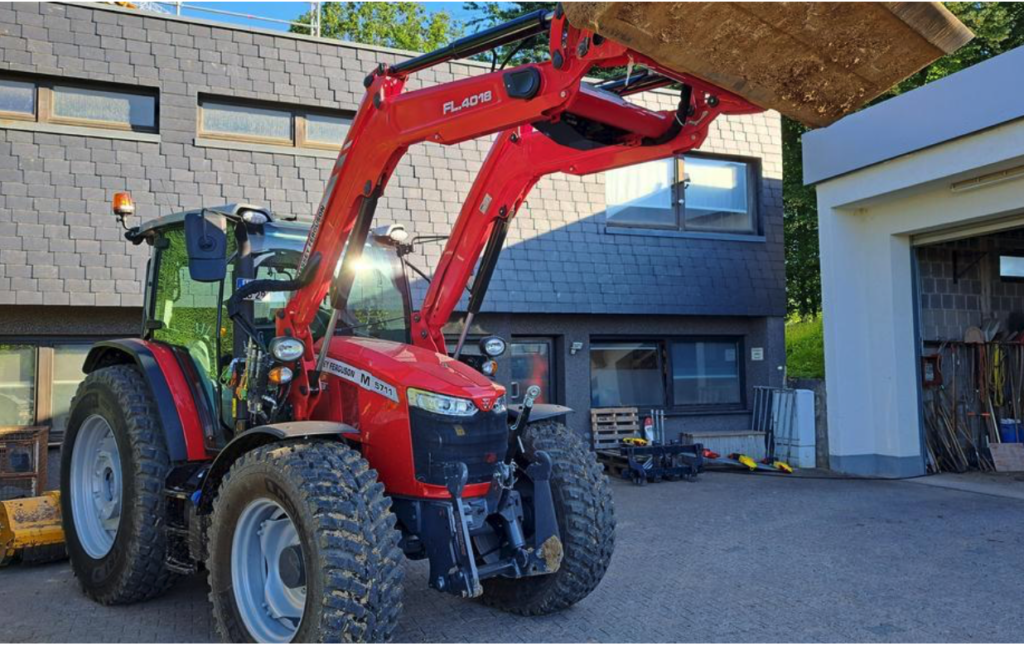 Neuer Gemeindetraktor auf dem Bauhof – Augst Info